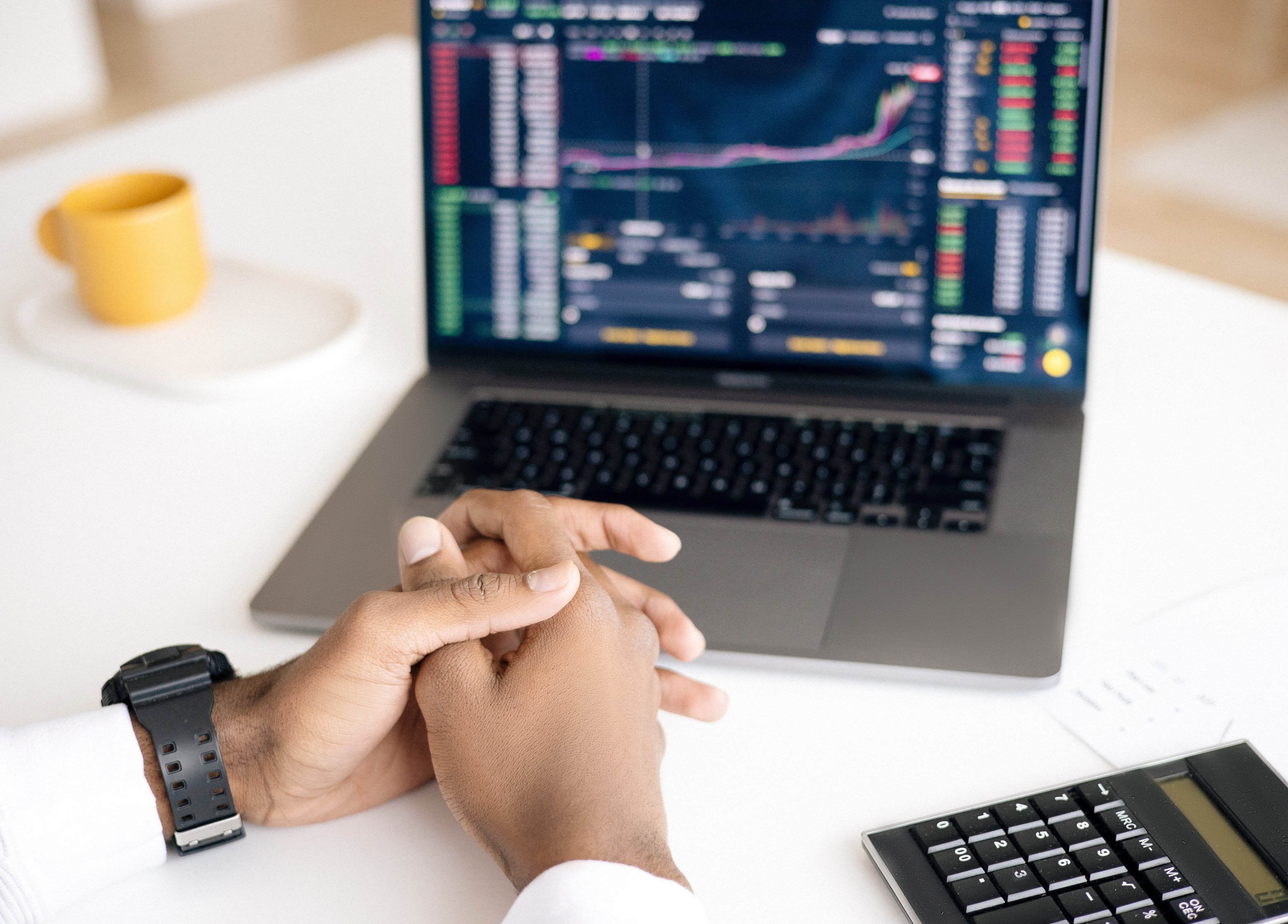 What does FOMO mean in trading? | Chart Prime